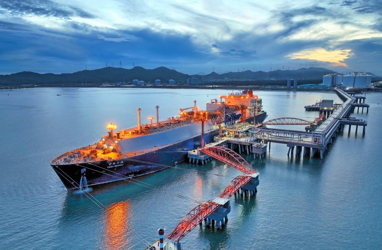 中国石化在广东首座LNG接收站投用