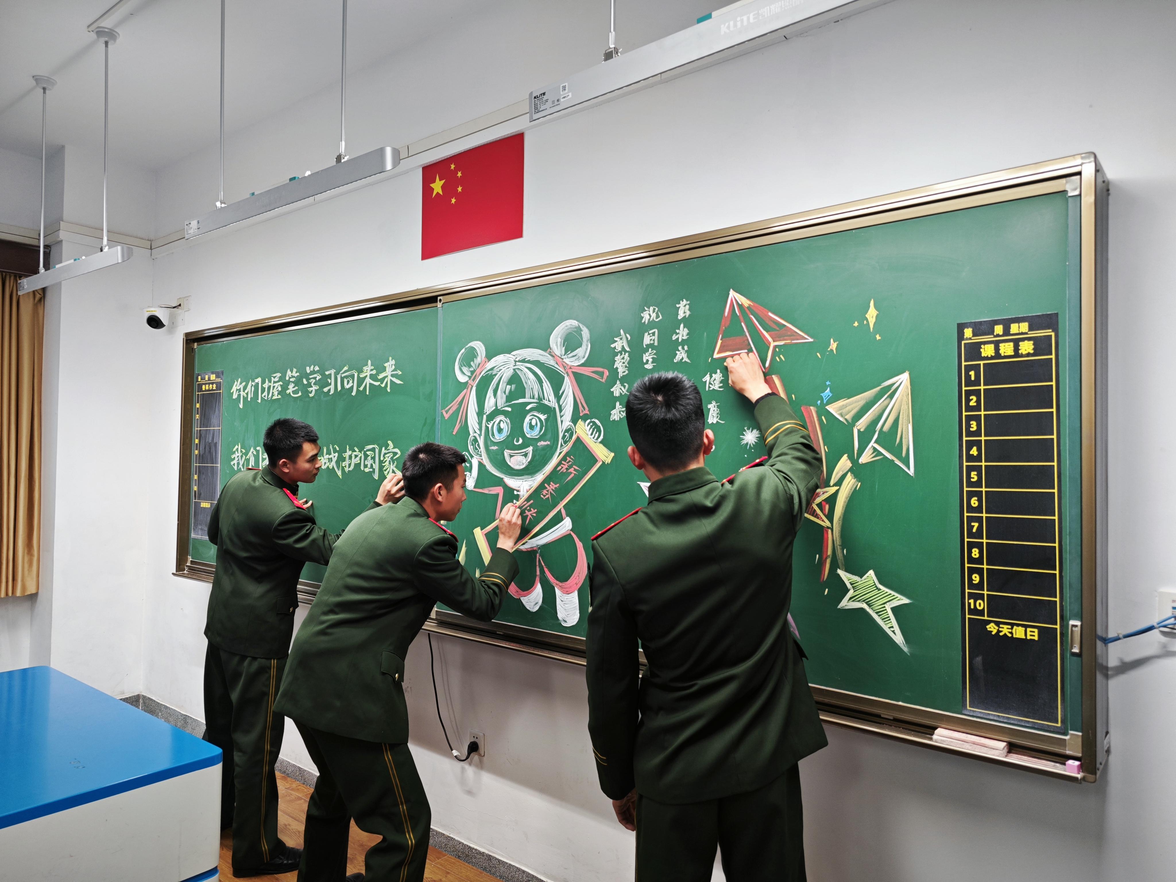 武警上海总队机动第二支队：为孩子们送上一份特殊的“开学礼物” -6park.com